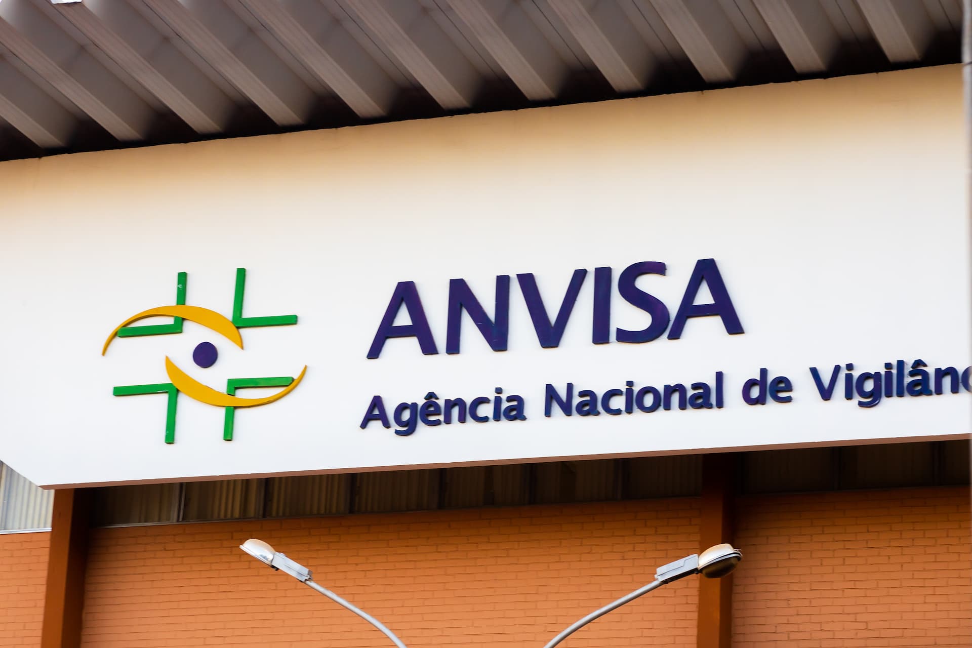 Anvisa: como importar produtos sujeitos à vigilância sanitária?